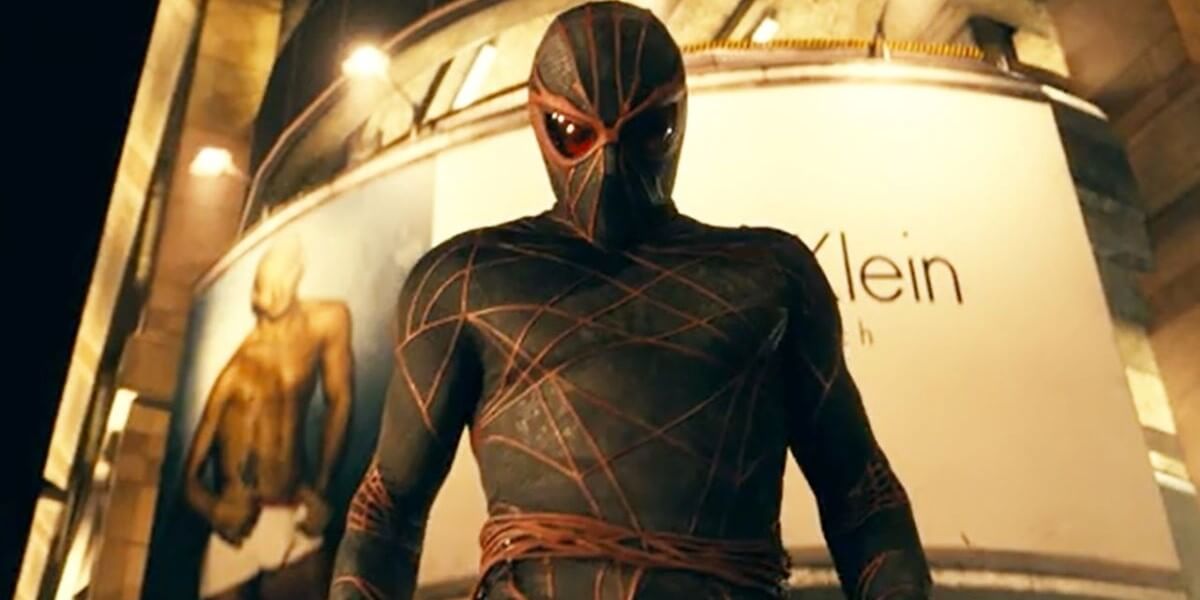 『マダム・ウェブ』は2000年代初頭が舞台？ 予告映像背景から考察